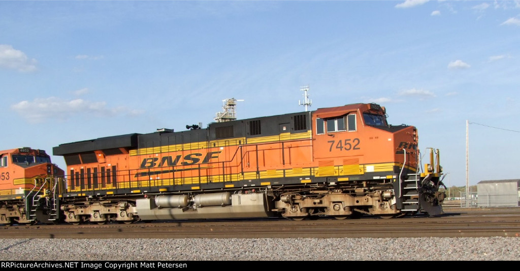 BNSF 7452